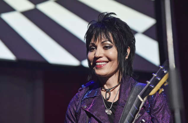 Joan Jett Net Worth: Age, Partner, Children, Ethnicity & Illness Joan Jett Net Worth: Age, Partner, Children, Ethnicity & Illness